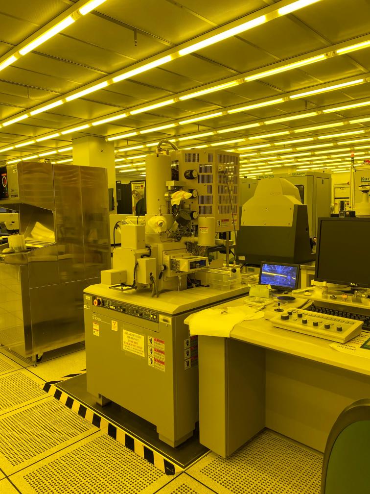 Hitachi S-4700 FE-SEM